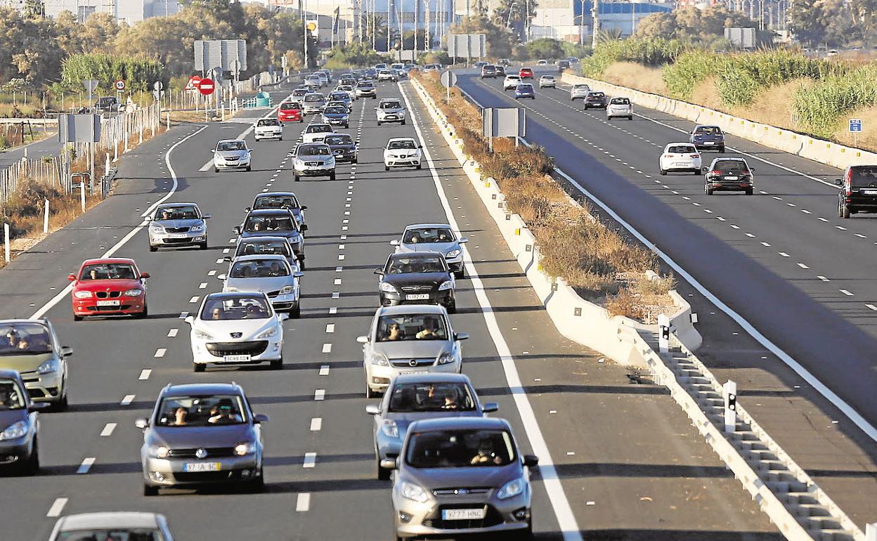 DGT: Circular así en autovía es ilegal pero pocos conductores lo saben | El Norte de Castilla